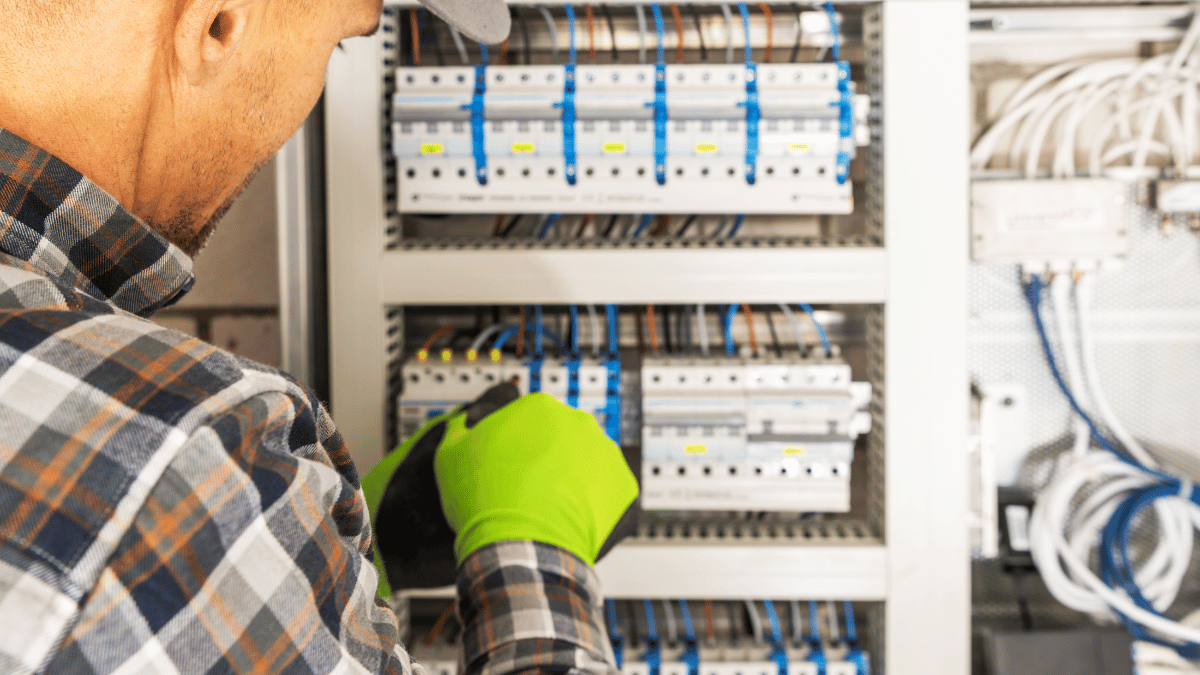 A Beginner's Guide to Your Home's Electrical Breaker Box - Up-File